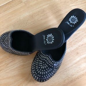 Yellow Box | Shoes | Yellow Box Black Pumps Nwot | Poshmark